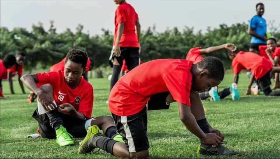 THE MENACE OF ROGUE FOOTBALL AGENTS: The story of Simon Adringa – Moor ...